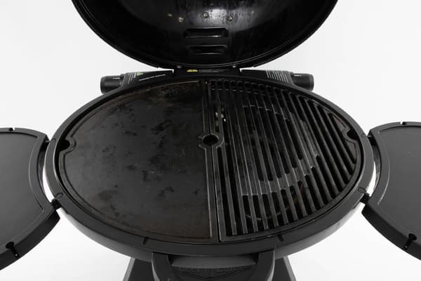 Beefeater Bugg BBQ Graphite with trolley BB49926 | Barbecues - Consumer NZ