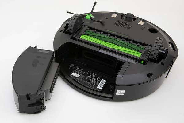 iRobot Roomba i2 | Robot vacuum cleaners - Consumer NZ